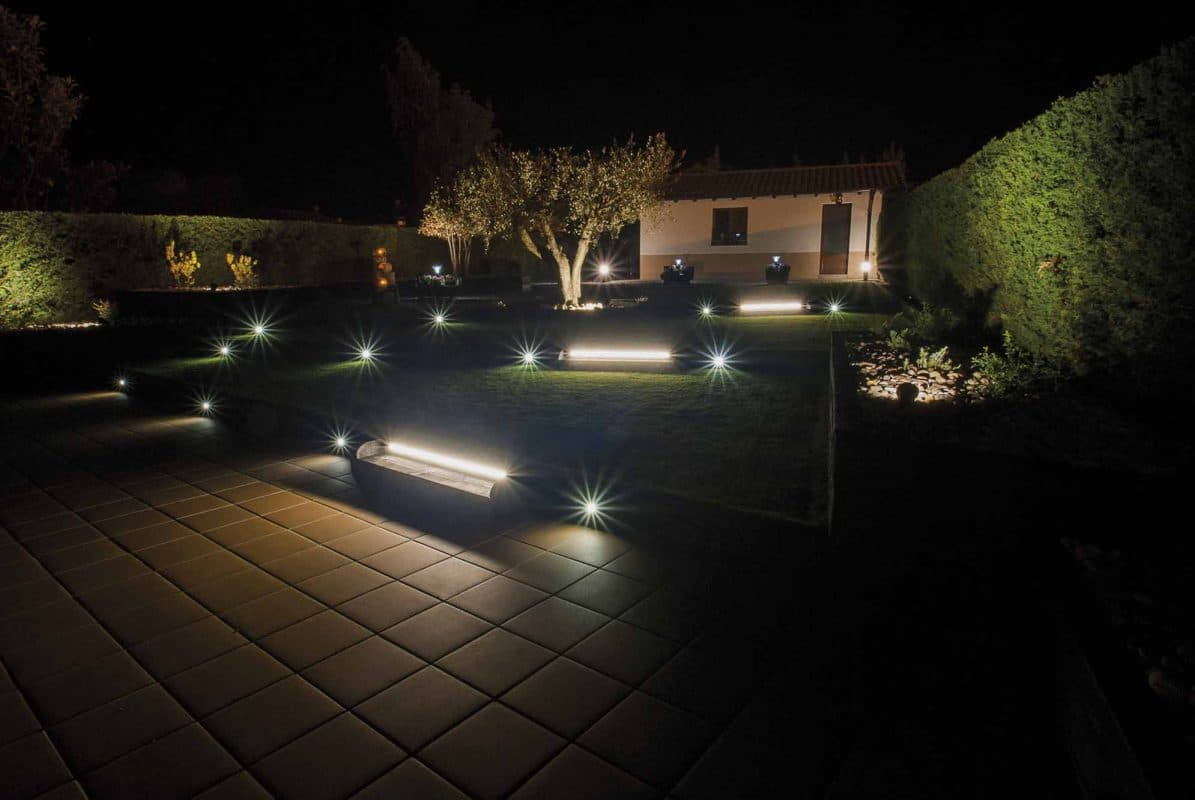 EL TOQUE PERFECTO DE ILUMINACIÓN PARA JARDINES